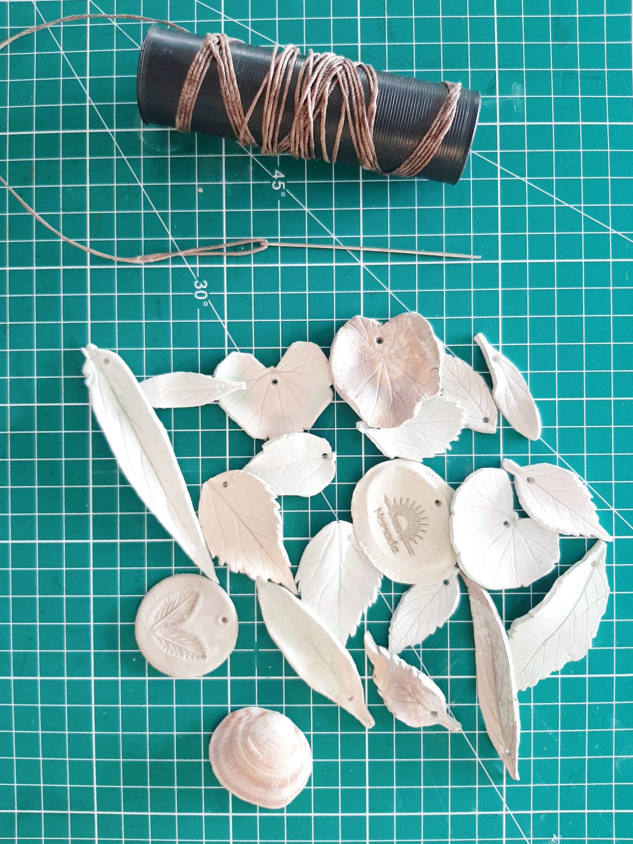 Experiments with air-drying paper clay - Nomade Crafts&Dreams