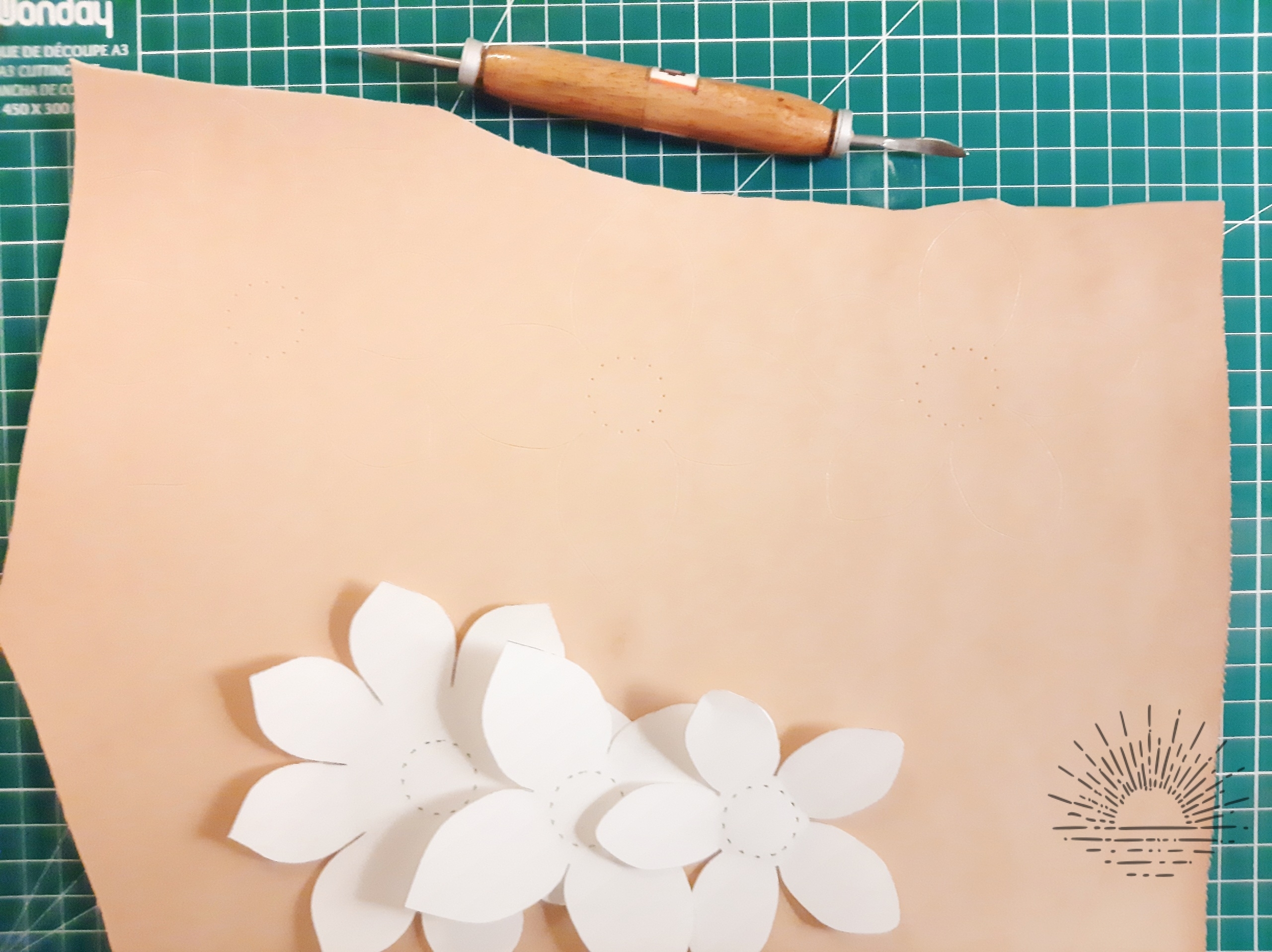 Leather lotus flower | Nomade Crafts&Dreams - Tutorial