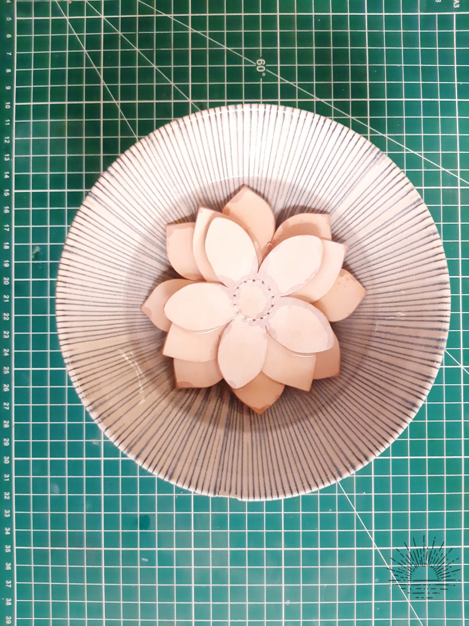 Leather lotus flower - Nomade Crafts&Dreams